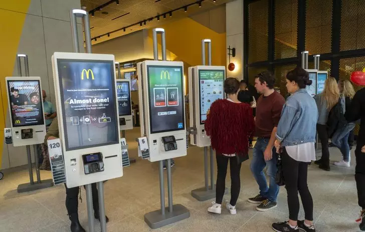 Zamestnanci McDonaldove odhalili tajomstvá, že málo návštevníkov. A márne 18_3