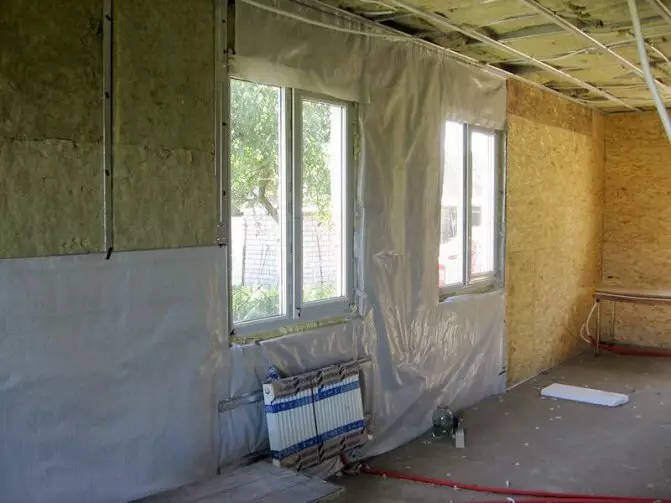 De ce este imposibil să se încălzească zidurile din interior: problemele izolației interne a casei
