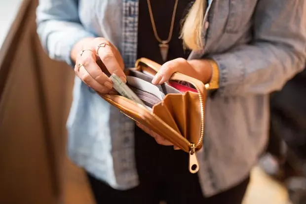 Βάλτε το αμέσως: 10 πράγματα που δεν μπορούν να αποθηκευτούν στο πορτοφόλι