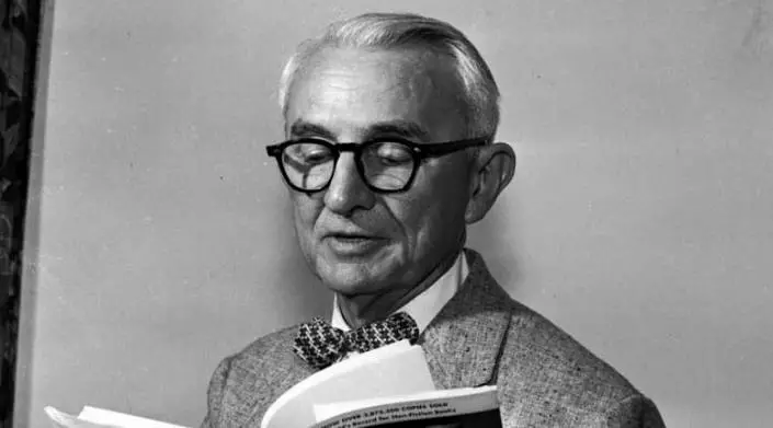 10 libbensbefearlike frases Dale Carnegie, dat sil handich wêze foar elkenien