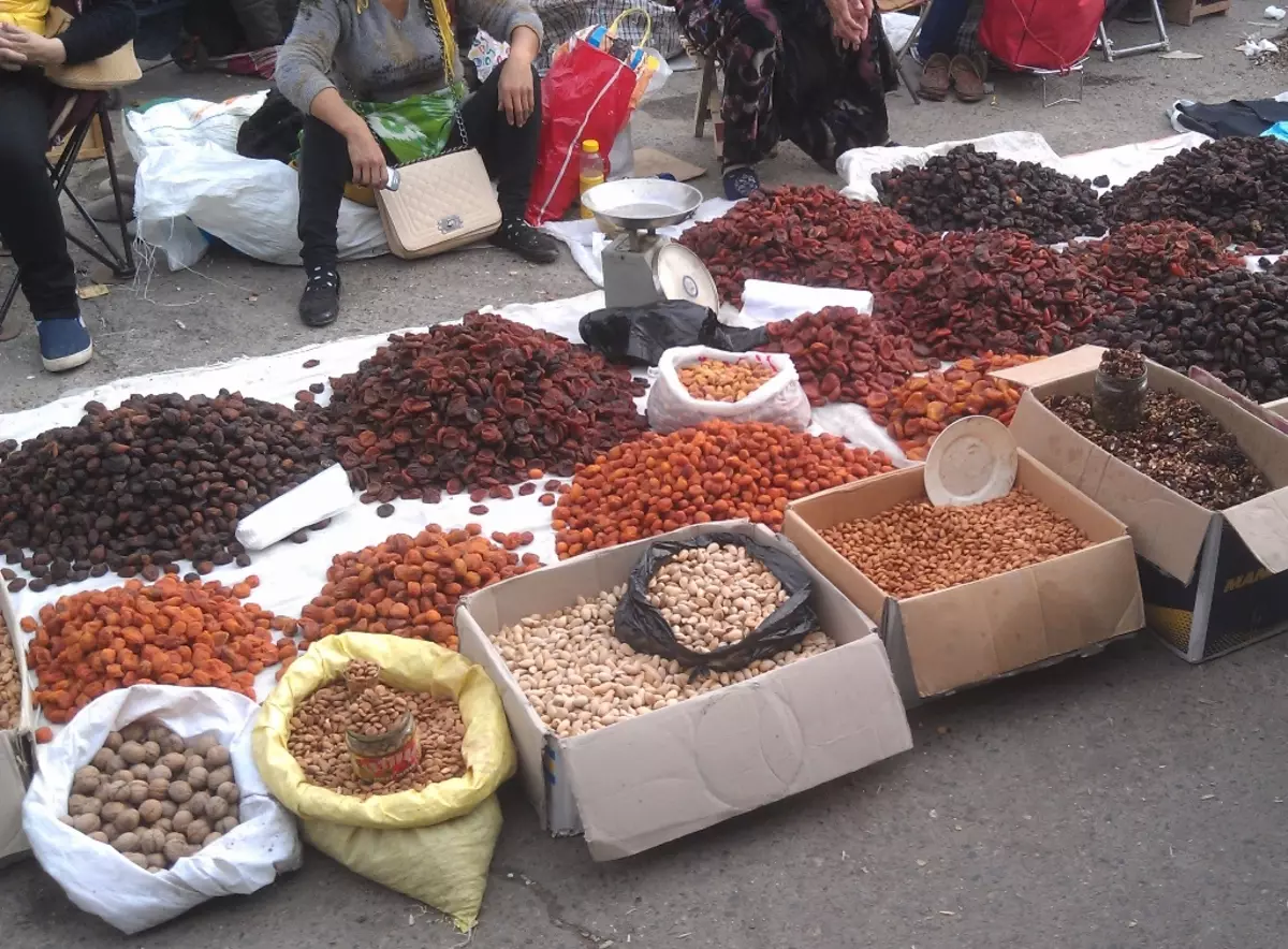 Tassen met geld en oost-smaak: hoe modern Oezbekistan woont 5006_5