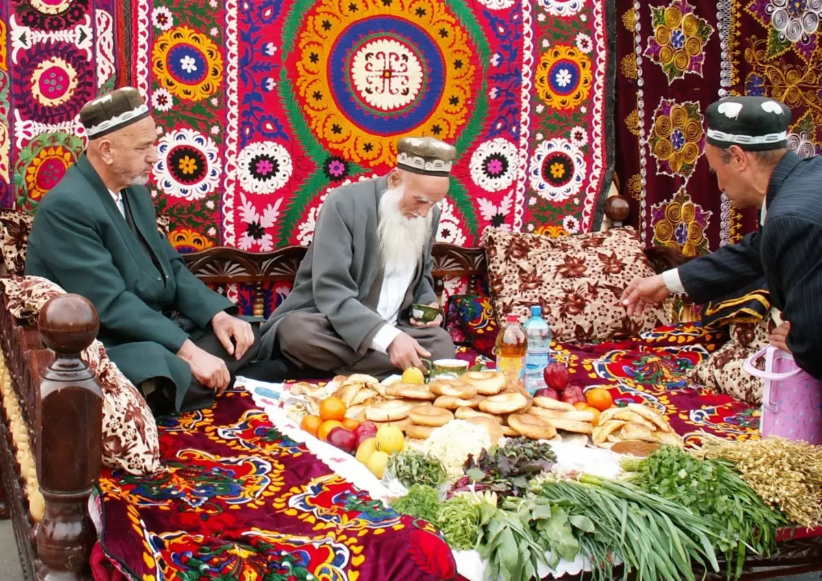Tassen met geld en oost-smaak: hoe modern Oezbekistan woont 5006_8