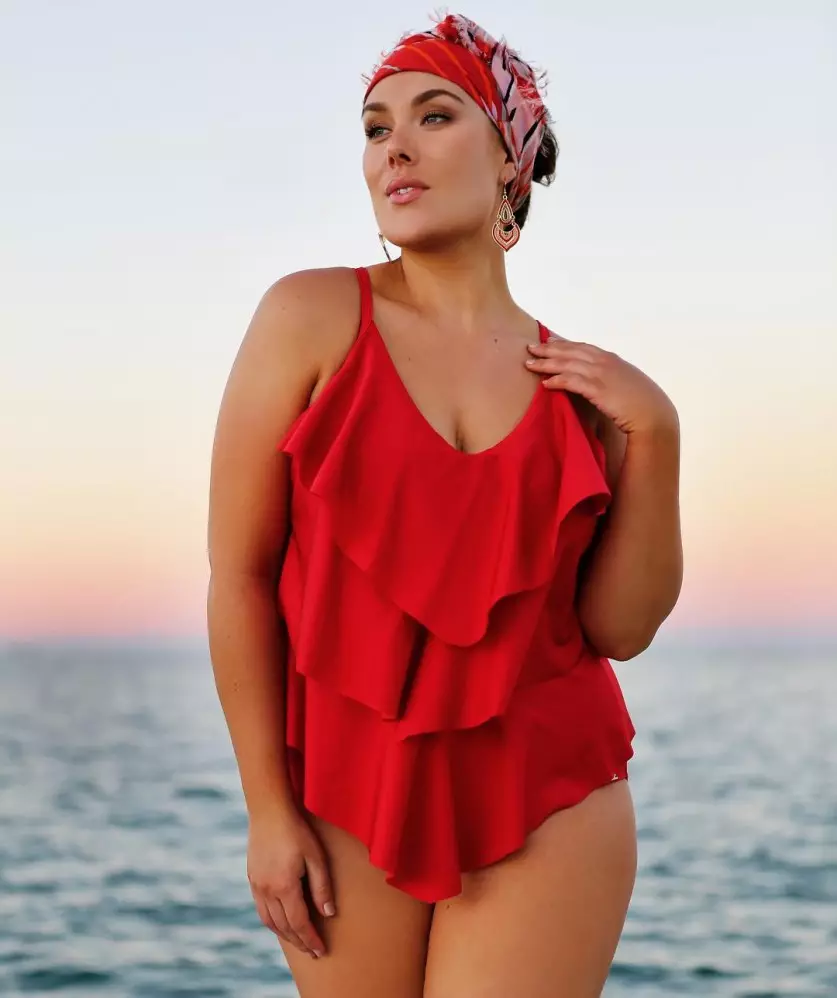 10 савршених купаћих костими за жене тешке предности 5161_10