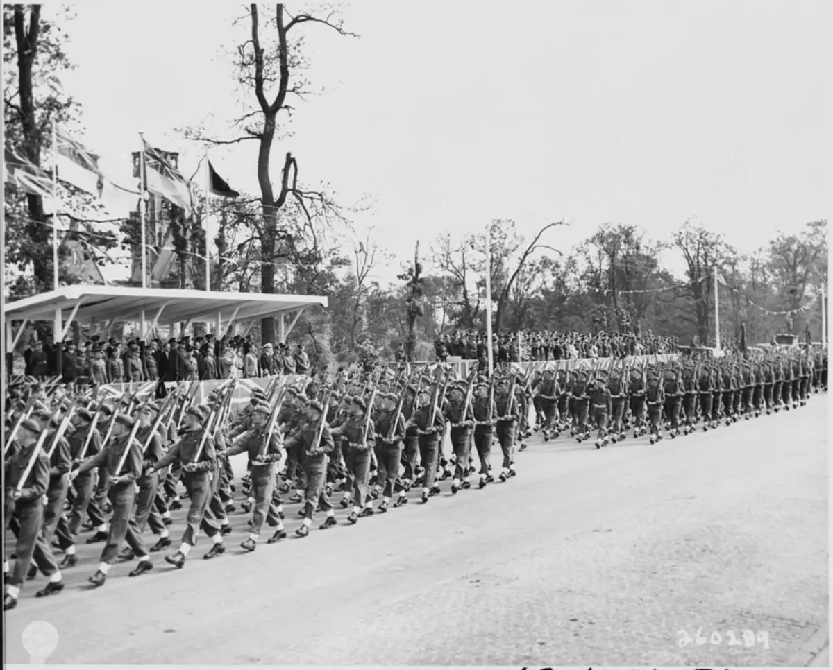 12 снимки на парад на победата в Берлин през 1945 година 5206_8