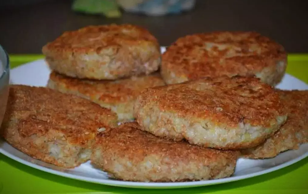 cutlets ກັບ perlovka