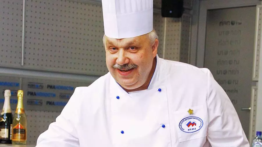 The Kremlin Chef bercakap mengenai hidangan 