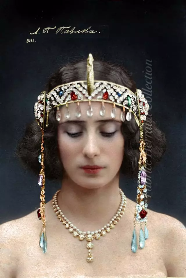 Beauties na Tsarist Russia (hotuna 46 a launi) 7289_36