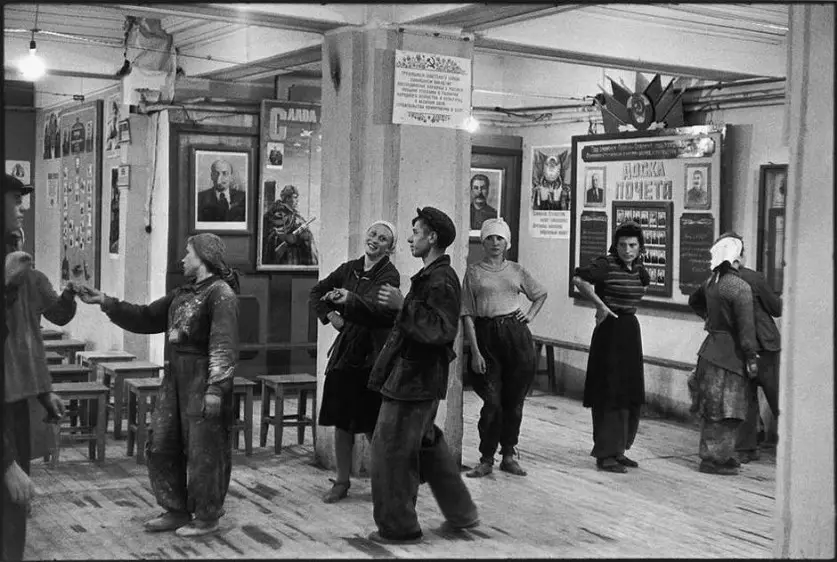 Советлар Союзы-1954 Франция фотографы күзлегеннән 7350_18
