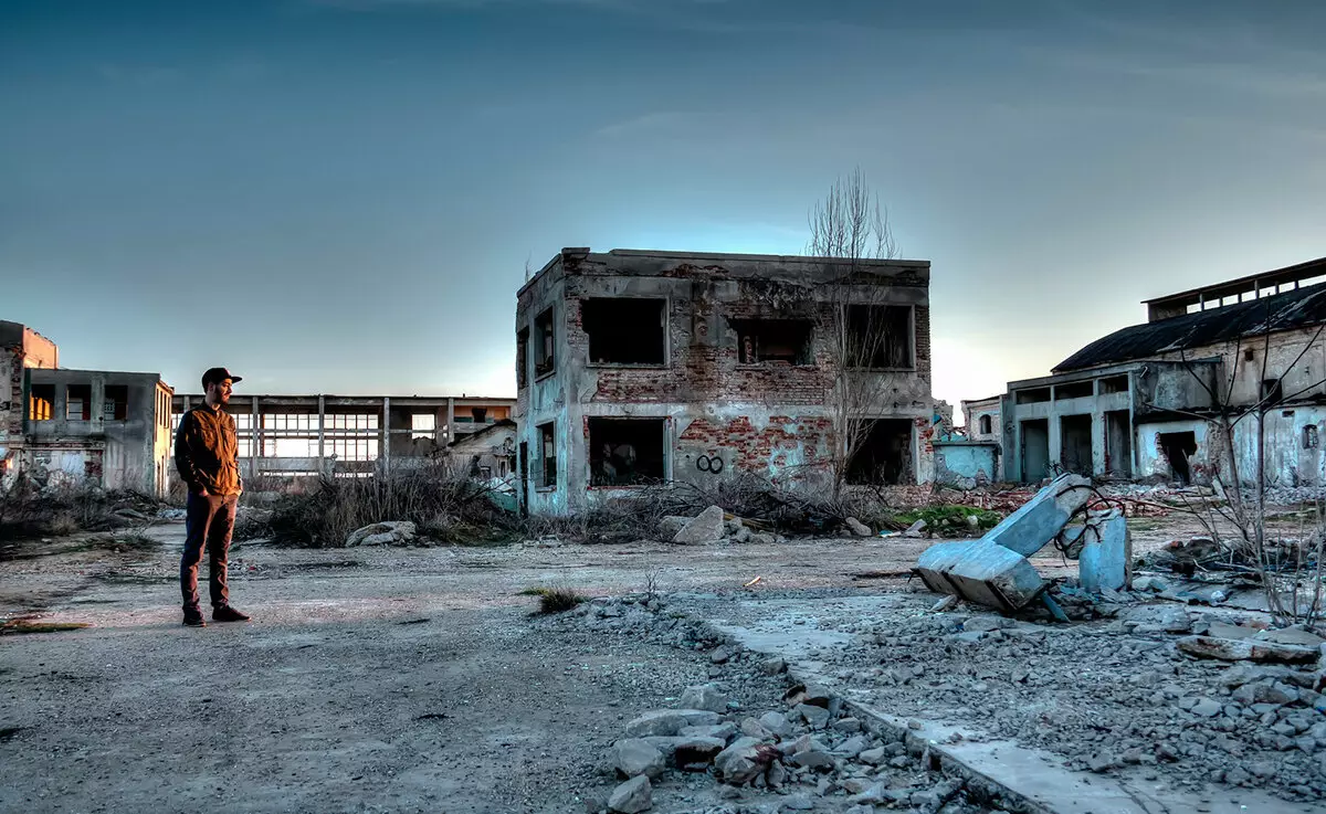 2021 년에는 모든 것이 Pripyat에서 파괴되었으며 집에서는 비어 있습니다.