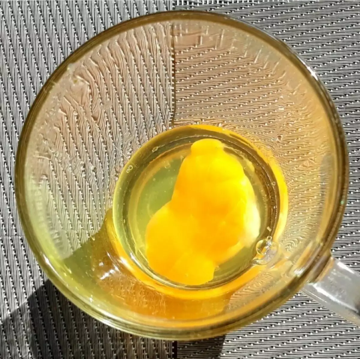 كيف تعد بيضة بابا نينا لتناول الإفطار لمدة 37 ثانية في الميكروويف؟