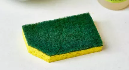 Bakit i-crop ang sulok mula sa kitcheny sponge? 8086_1
