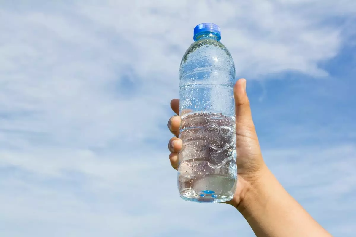 سببين من تعلم أنك لن تستخدم زجاجة مياه إعادة البلاستيك 8119_2