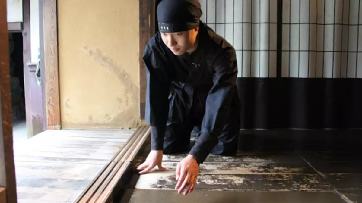 Japanese ապոնական ատաղձագործների հնարքը, որը փրկեց տնակը գողերից եւ տներից: Երբեք չի կռահել