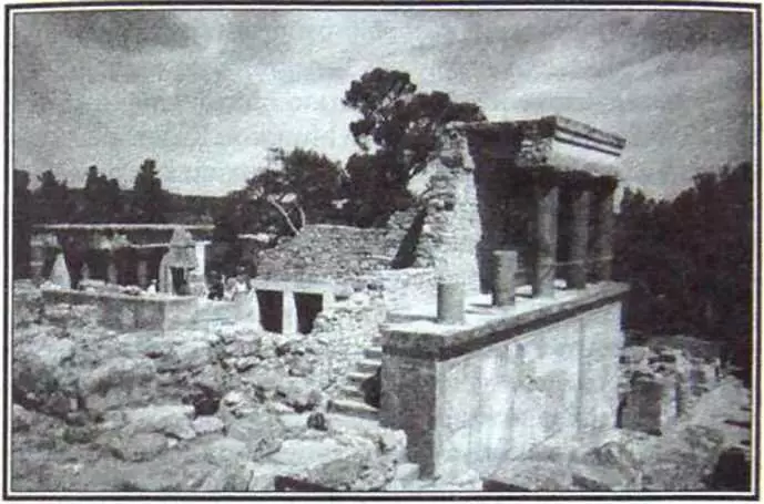 Ruines nan palè nan Knosse. Rekonstriksyon Arthur Evans