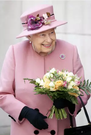 Несподівана причина, чому Королева завжди з'являється в капелюсі 8365_4