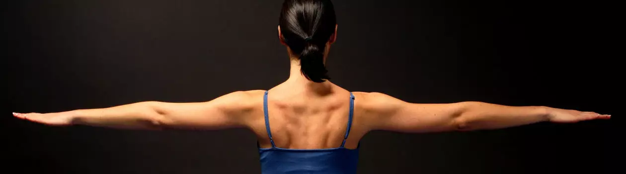 Kako se znebiti bolečine v hrbtu v 5 minutah na dan (Polje Brangha) 8691_1