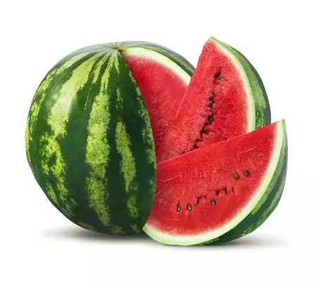 Hur man skär vattenmelon så att det inte skäms över att tjäna även för ett festligt bord