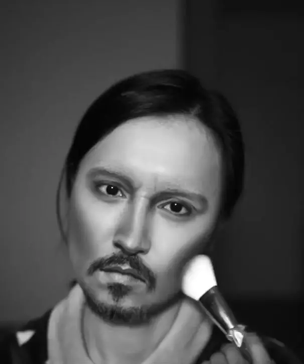 Miracles de maquillage: Comment la femme chinoise se tourne vers Johnny Depp, Cristiano Ronaldo, etc. 8784_7