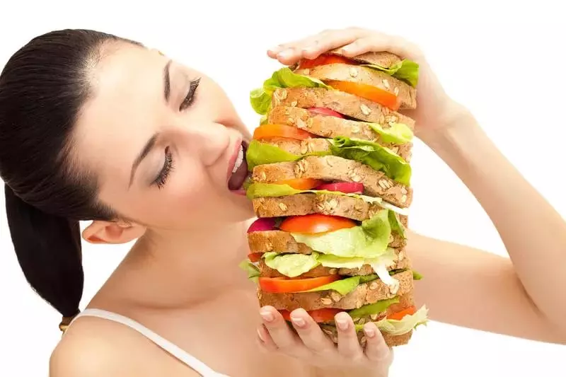 15 temppuja, miten pettää ruokahalua ja älä syö ylimääräistä 9173_1