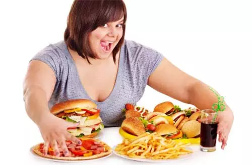 15 temppuja, miten pettää ruokahalua ja älä syö ylimääräistä 9173_2