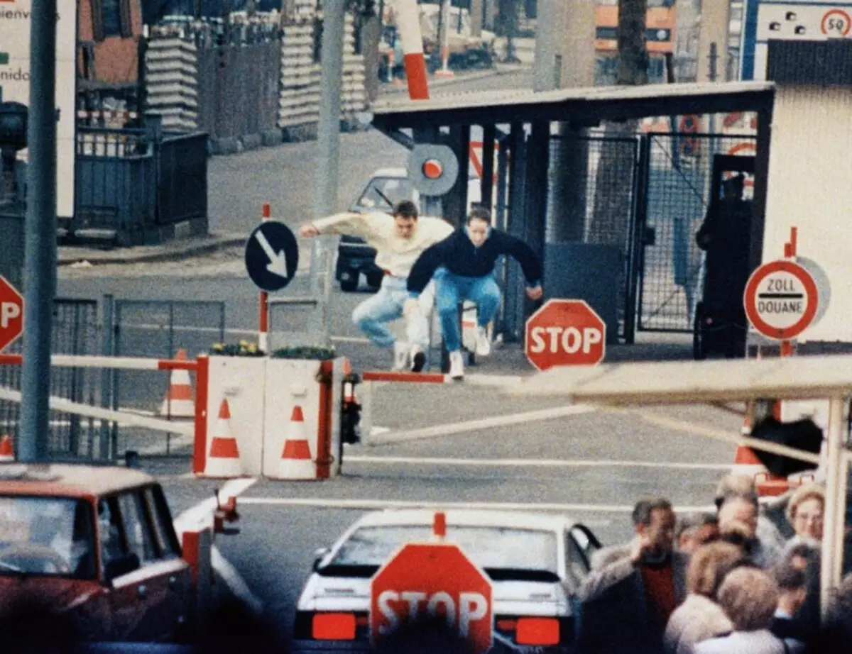 Berlin Duvarı'nın görünümü ve düşmesi hakkında 15 tarihi fotoğraflar 9236_13