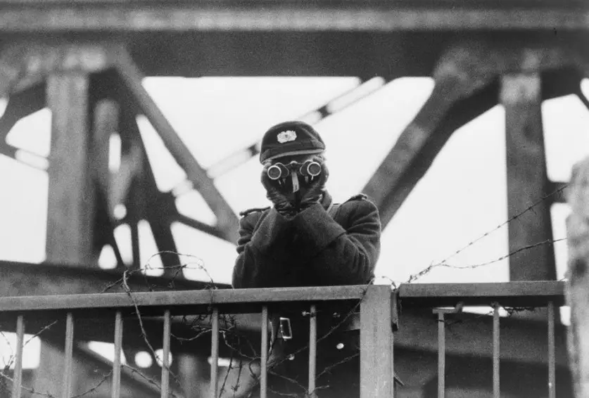 15 historických fotografií o vzhľade a páde Berlínskeho múru 9236_4