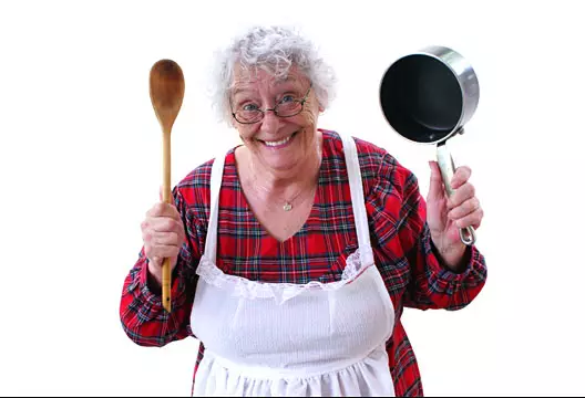 Büyükanne-Cooking_H528.