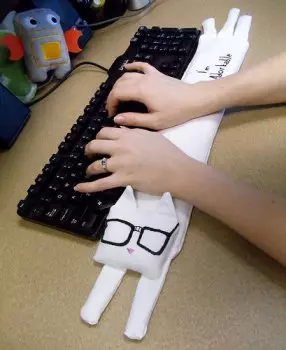 Weiches Futter unter dem Handgelenk in Form einer Katze für die Tastatur 109_1