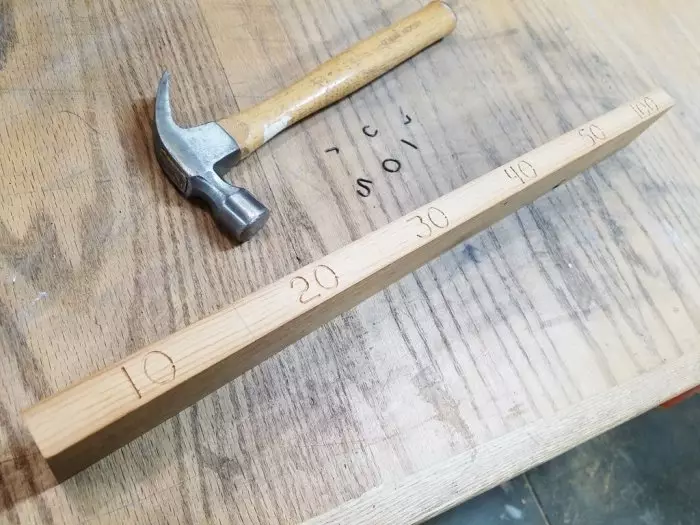 Cum să strângeți semnele pe produsele din lemn 1136_3