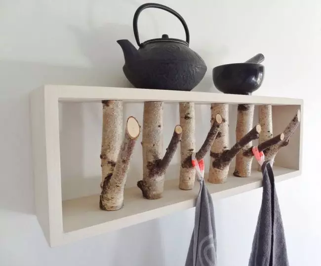 Hanger-shelf ng Busty Tree.