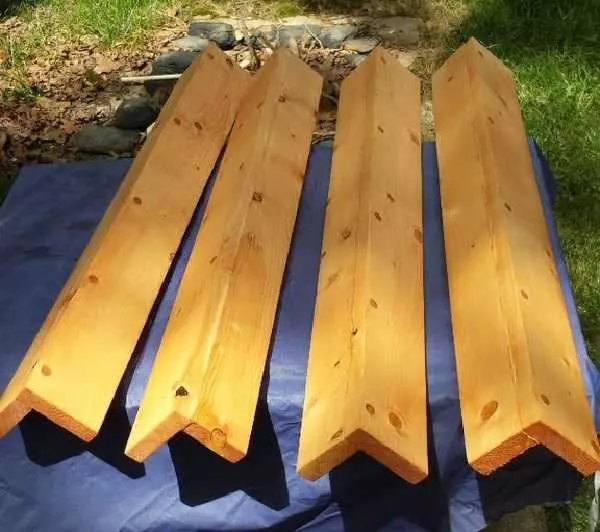 Tabel kayu nganggo méja luhur 2106_2