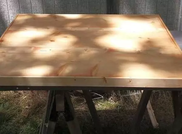 Tabel kayu nganggo méja luhur 2106_5