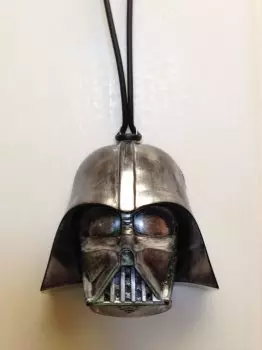 Suspensija ķivere Darth Vader formā