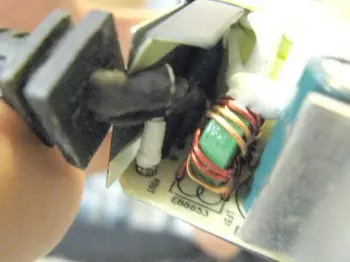 Kako zamenjati kabel napajalnika prenosnega računalnika 2501_8