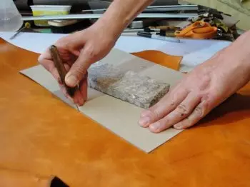 Fazendo capa de couro com desenho 2680_10