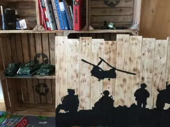 Dekorativt panel i militær stil 2926_11