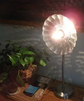 Hoe maak je een tafellamp gemaakt van metalen stoomboot 2933_1