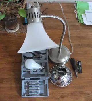 Hoe maak je een tafellamp gemaakt van metalen stoomboot 2933_3