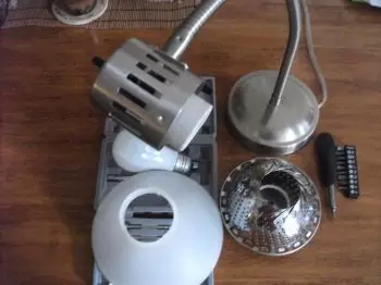 Hoe maak je een tafellamp gemaakt van metalen stoomboot 2933_4