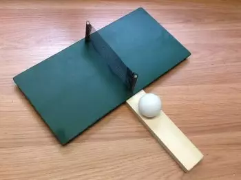 Déanann Mini Ping Pong é féin