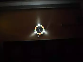 Wie kann man mit LED-Hintergrundbeleuchtung eine Uhr von Pappe mit einem Karton machen? 3058_20