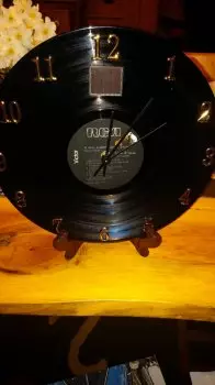 Watch from the vinyl record on the solar panel 3620_1