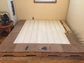 Facer unha cama grande de palés de madeira 3692_6