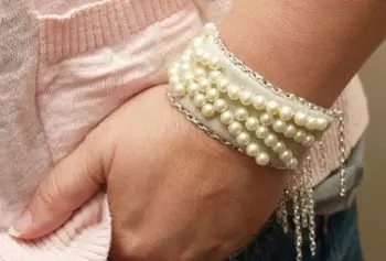 Dekorasyon sa iyong sariling mga kamay: babae pulseras na gawa sa artipisyal na perlas at kadena 3801_1