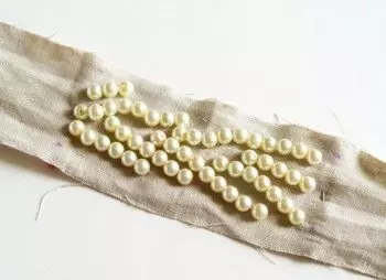 Dekoravimas su savo rankomis: moterų apyrankė, pagaminta iš dirbtinių perlų ir grandinių 3801_4