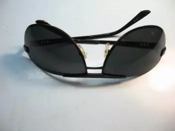 Opraviť slnečné okuliare s vlastnými rukami 4011_1