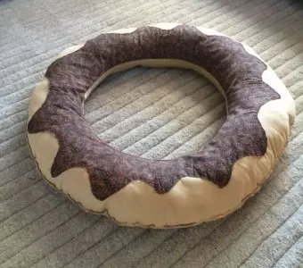 We sew a donut bed for a dog 413_1