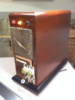 Modding Njësia e Sistemit Kompjuterike për Radio Vintage 4160_3