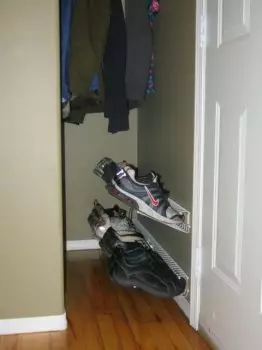 Shelf for shoes in the hallway from the girlfriend with their own hands