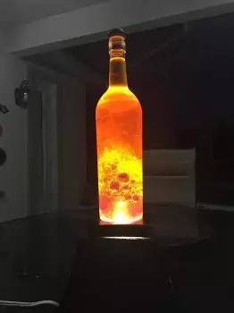 Omatehtud pudel lava lamp